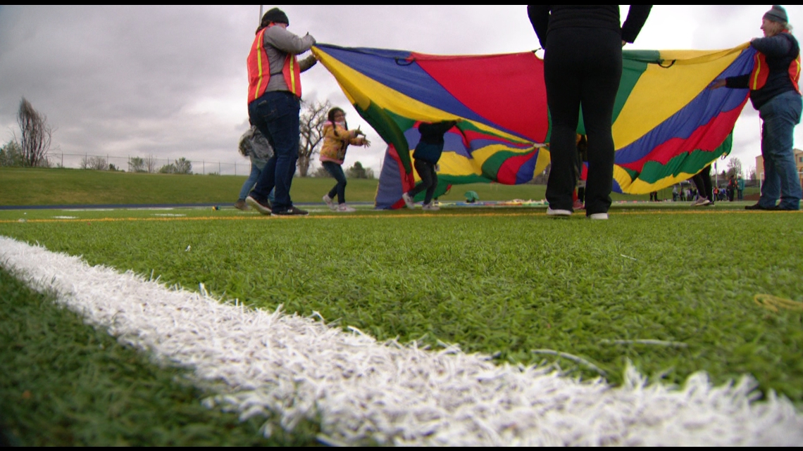 Denver's deaf and hard of hearing students unite at track & field day ...