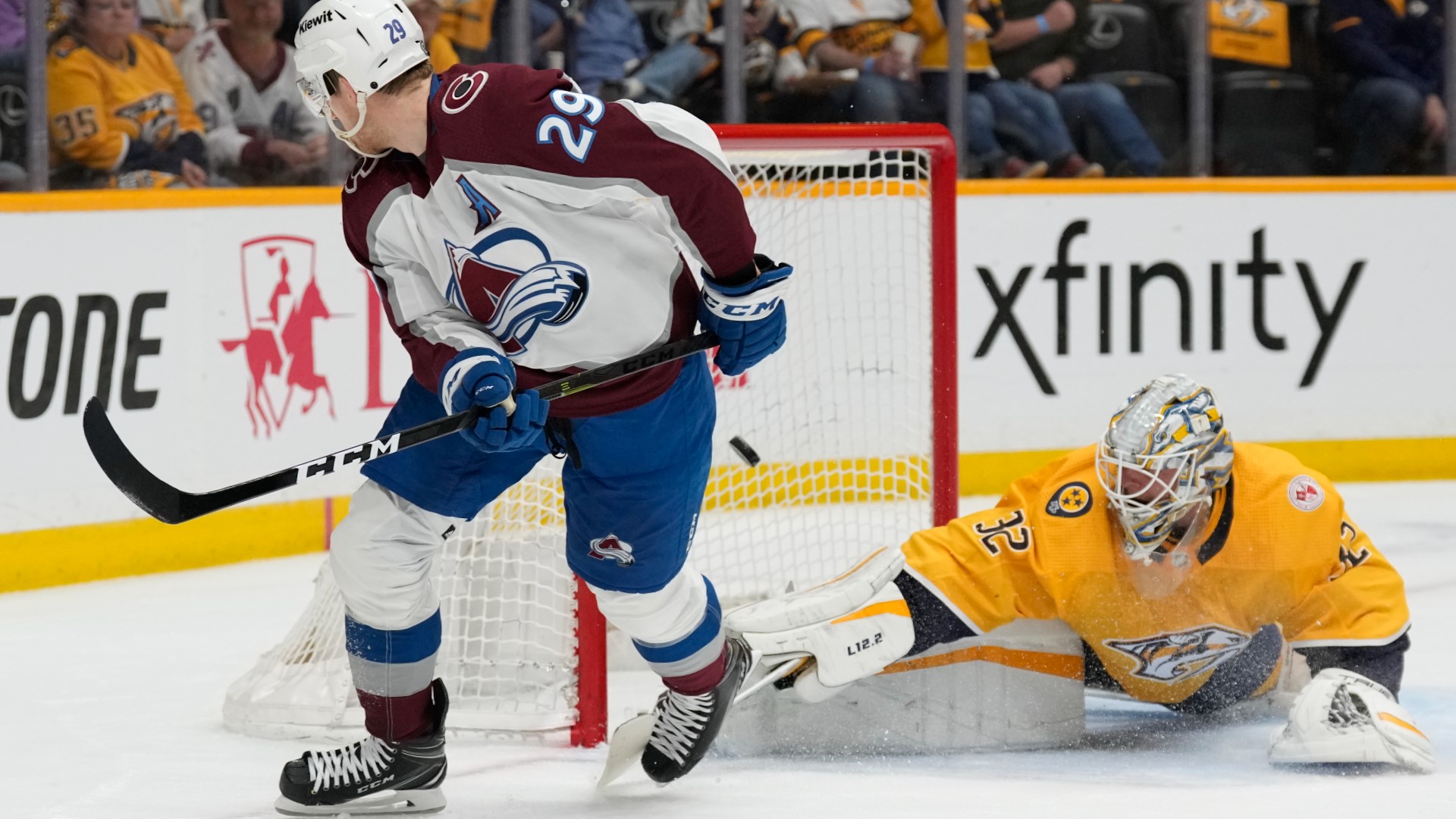 Nathan MacKinnon scores 3, Avs beat Predators to win Central | 9news.com