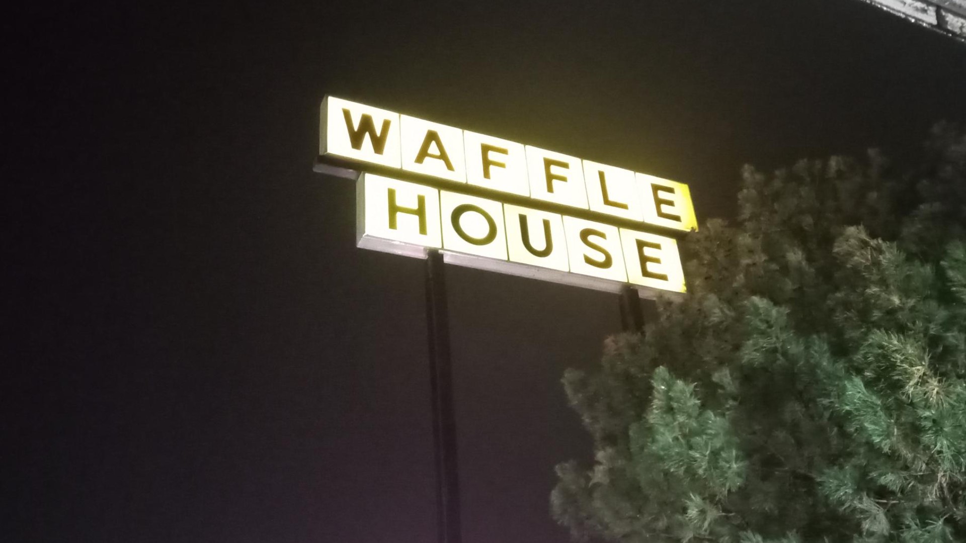 Waffle House disturbance: Suspect found hiding ceiling | 9news.com