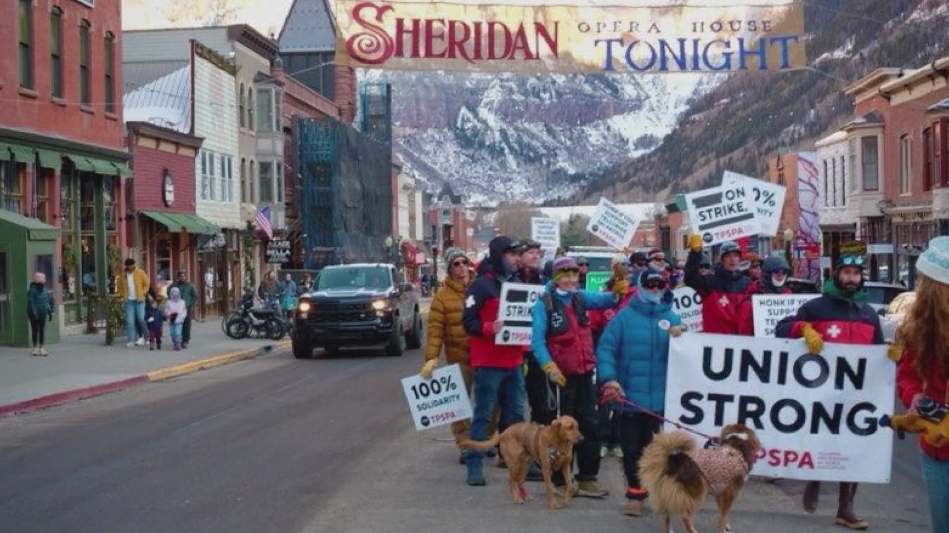 Mikheyev scores twice as the Blackhawks beat the slumping Stars 4-3 ...