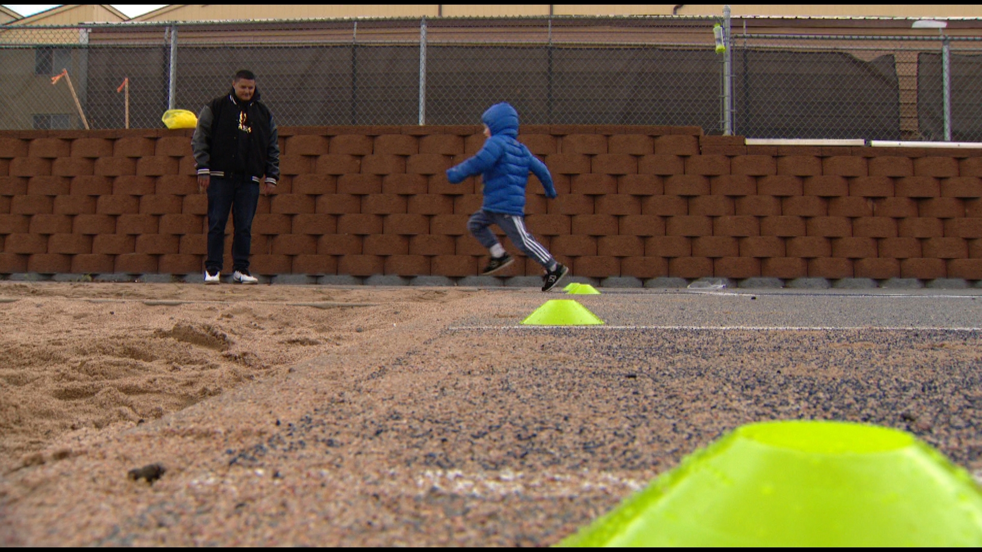 Denver's deaf and hard of hearing students unite at track & field day ...