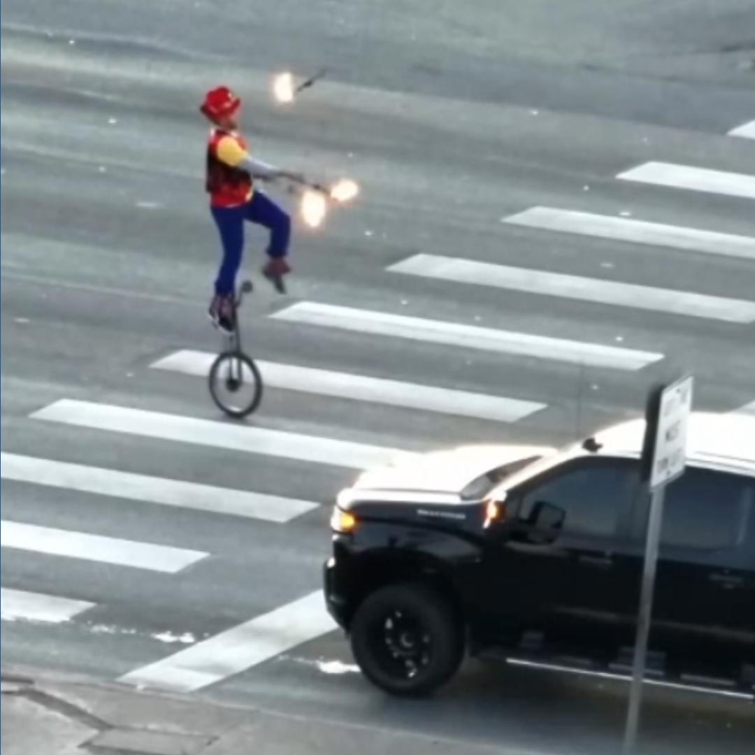 Fire-juggling unicyclist spotted at Colorado intersection, police say ...