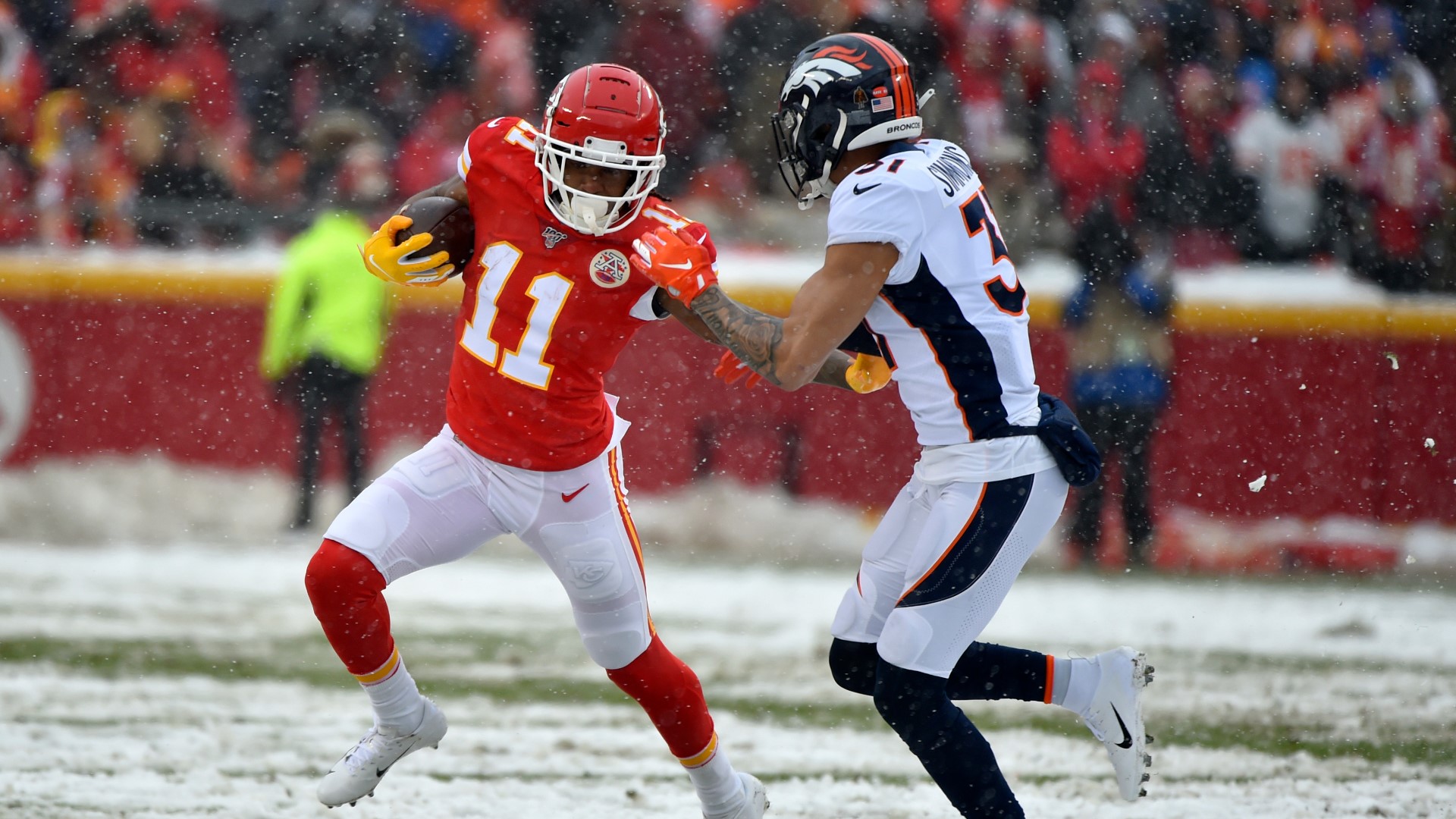 Mahomes throws through snowstorm, lifts Chiefs past Broncos, 23-3 ...