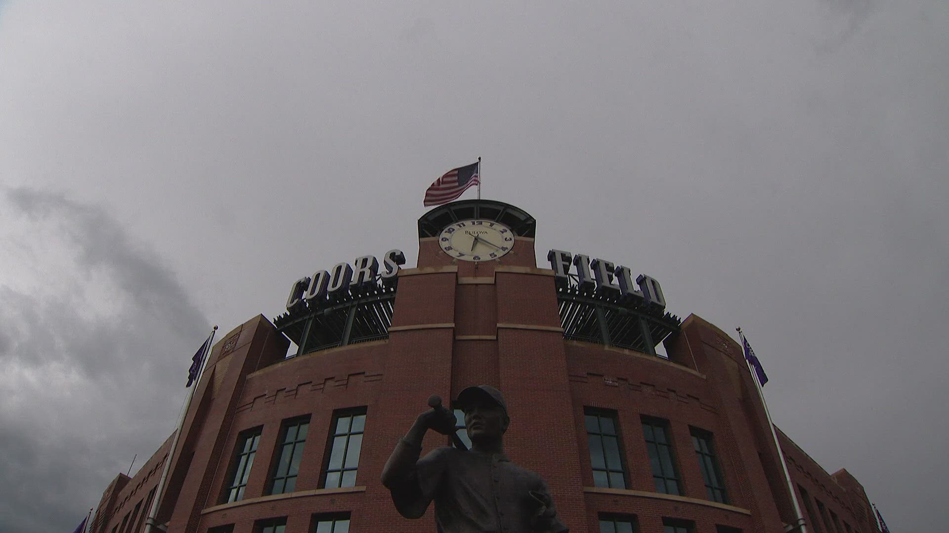 The story behind the viral photo of a crying toddler at the U.S. border ...