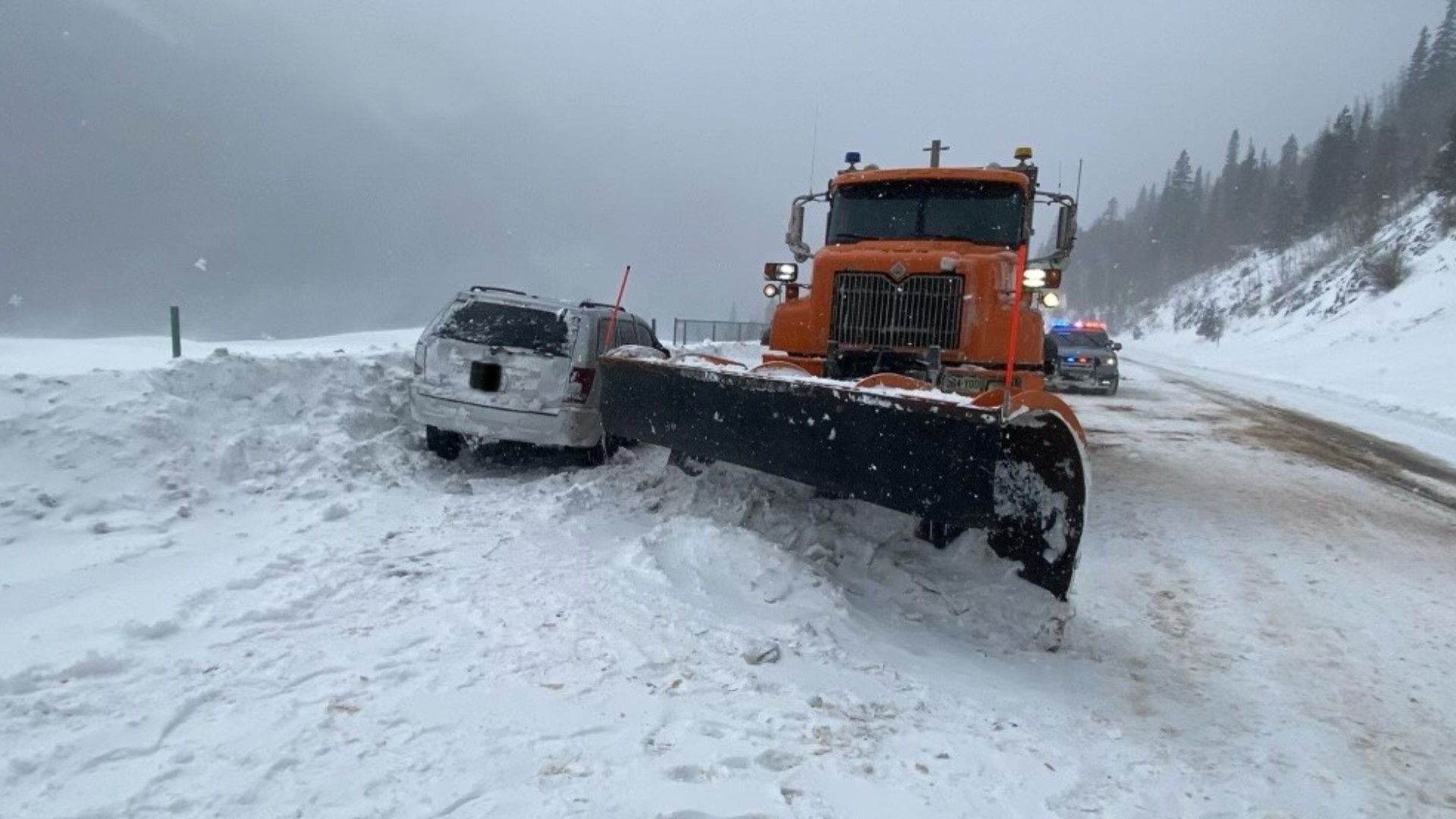 Man arrested after pursuit on Colorado mountain pass | 9news.com