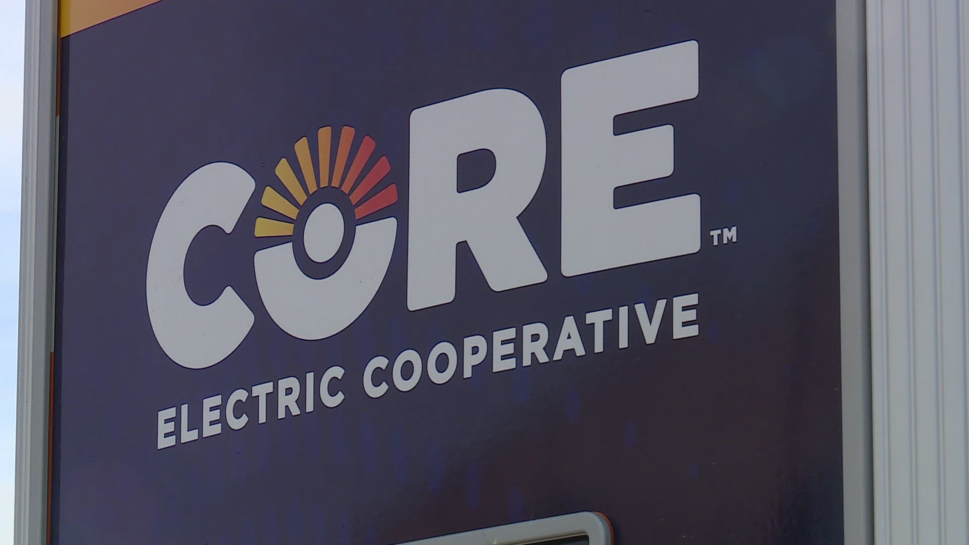 Flagg scores 33 points, Davis adds 31 as Mavericks beat Nuggets 131-130 ...