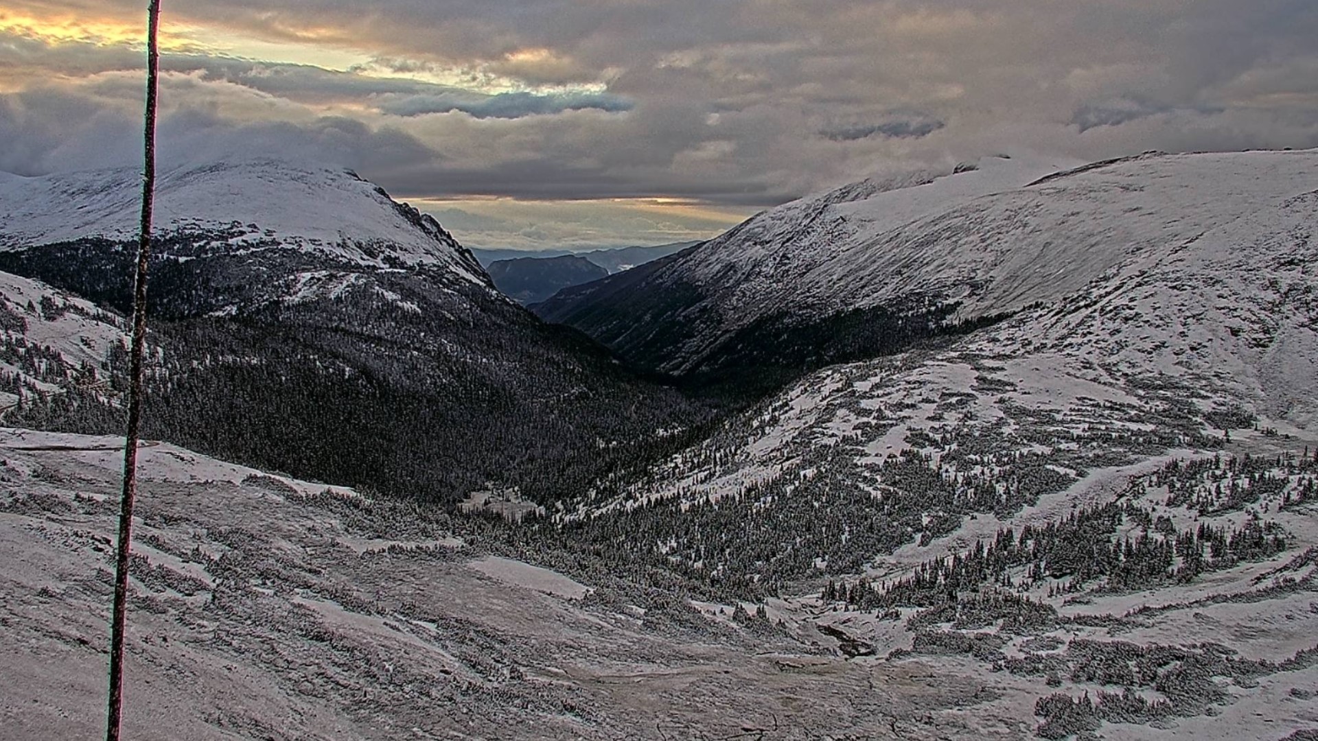 First snow of the season falls on mountain peaks across Colorado ...