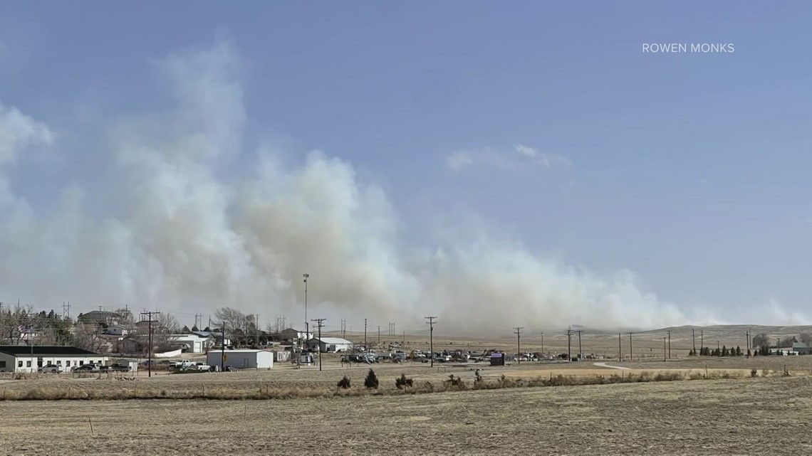 Fast-moving grass fire near Simla prompts evacuation of town | 9news.com