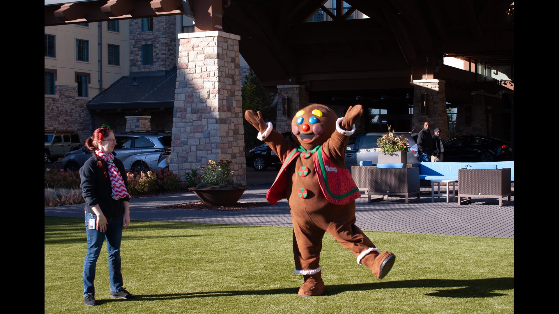 Ice artisans from China arrive at Gaylord Rockies | 9news.com