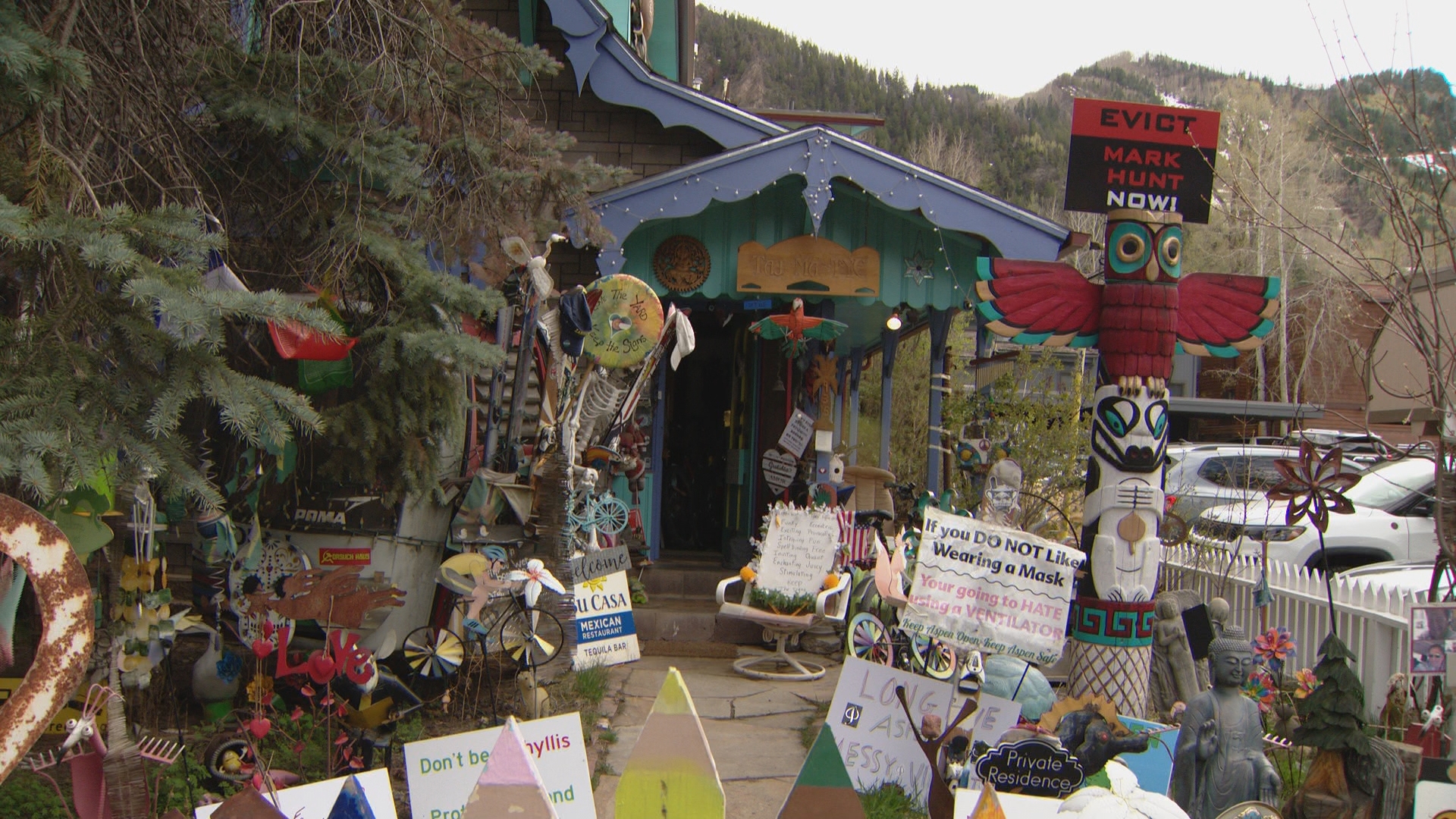 Aspen artist Mark Tye faces sign dispute over artistic yard | 9news.com