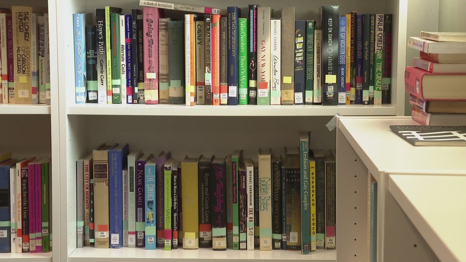 Elizabeth School District defies federal order on banned books | 9news.com