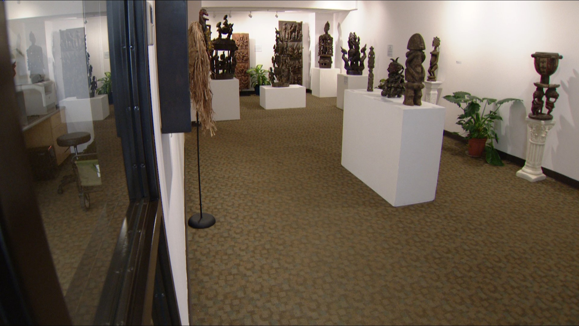 Art center displays works of African artists to preserve history ...