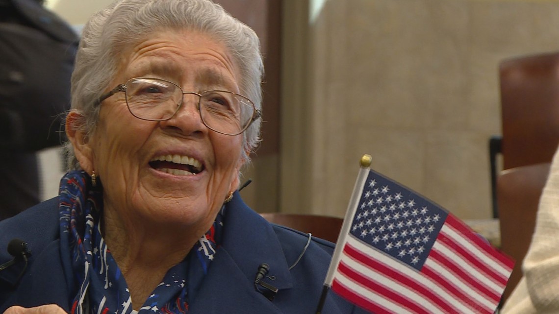 94-year-old Lucina Perez becomes US citizen in Colorado | 9news.com