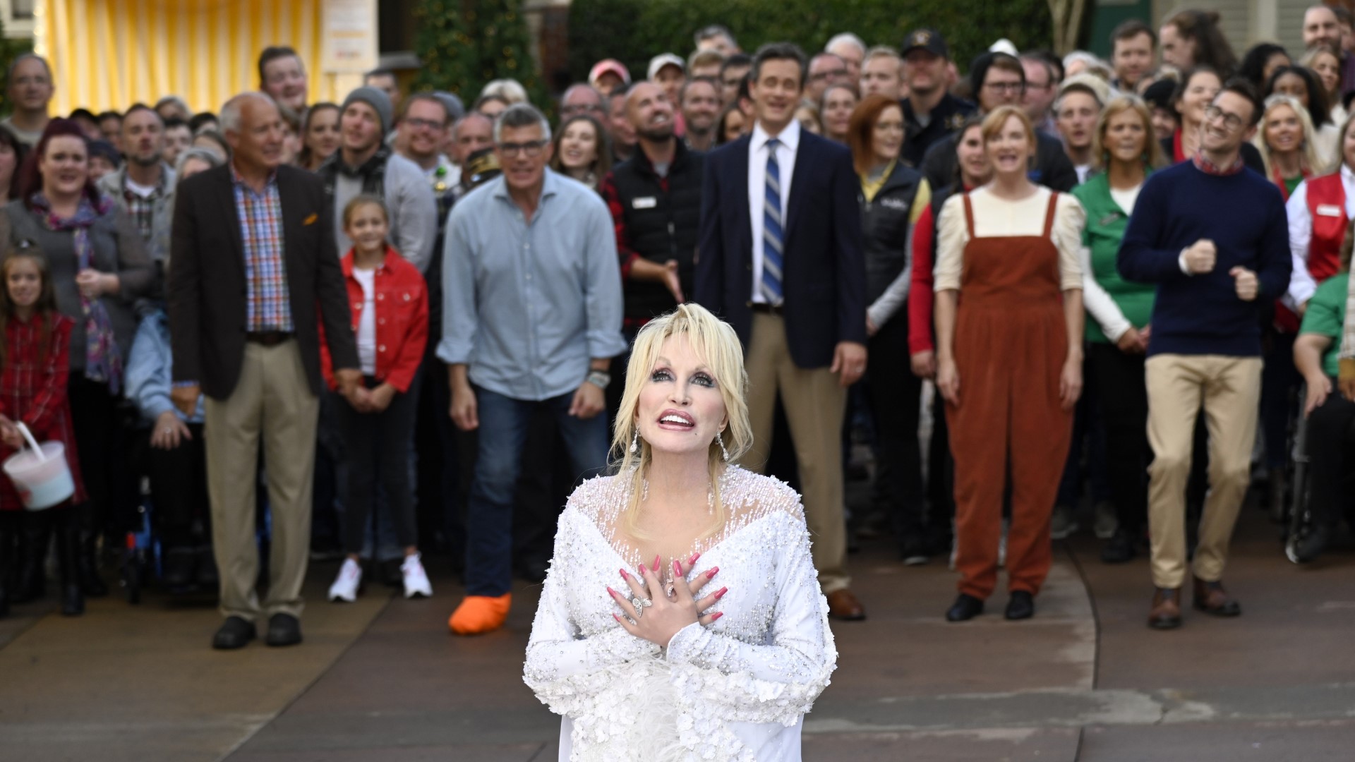 Dolly Parton’s Mountain Magic Christmas makes its NBC debut | 9news.com