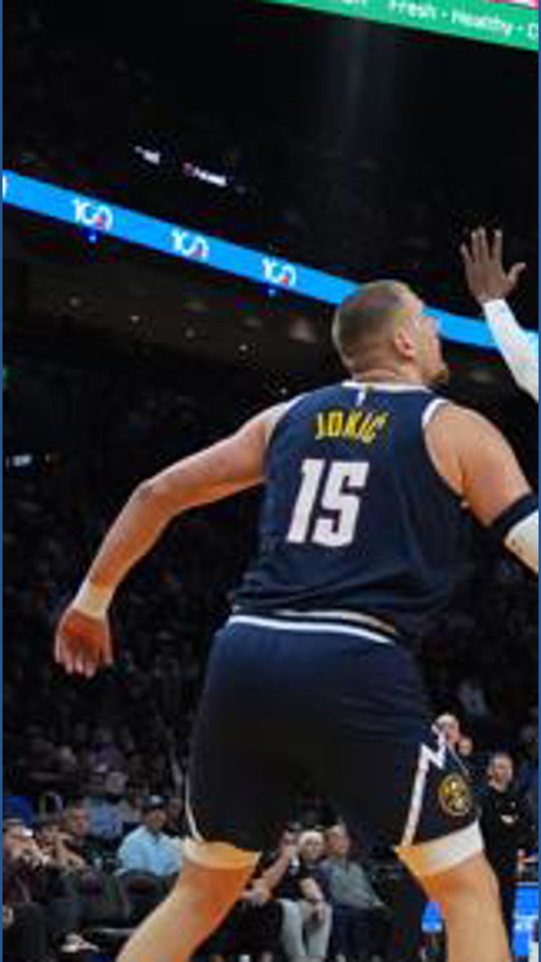 Nuggets star Nikola Jokic hurts left knee, limps off court at halftime ...