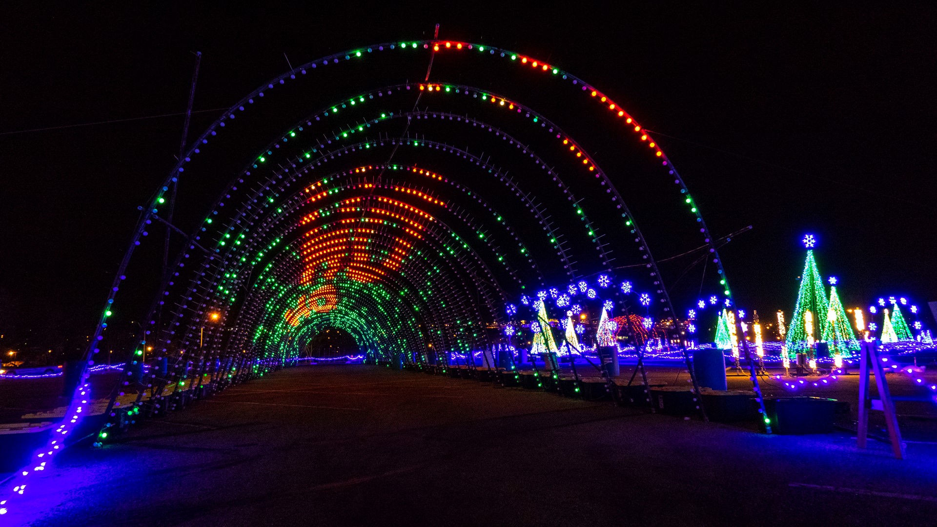Drive-through Christmas light displays open in Denver, Aurora | 9news.com