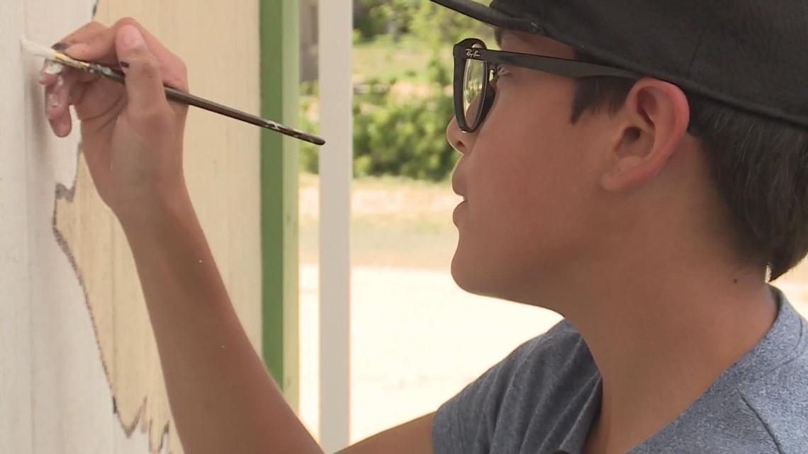 Artist starts mural in Uvalde for shooting victims | 9news.com