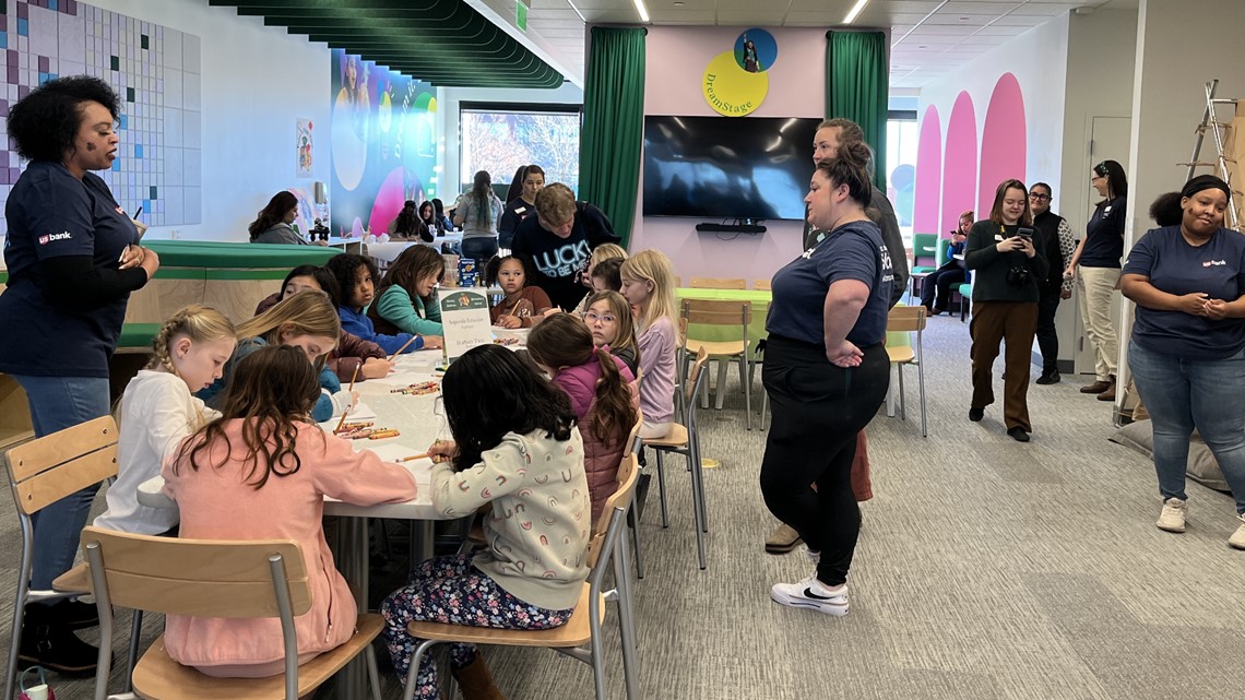 Girl Scouts of Colorado offers bilingual patch program | 9news.com