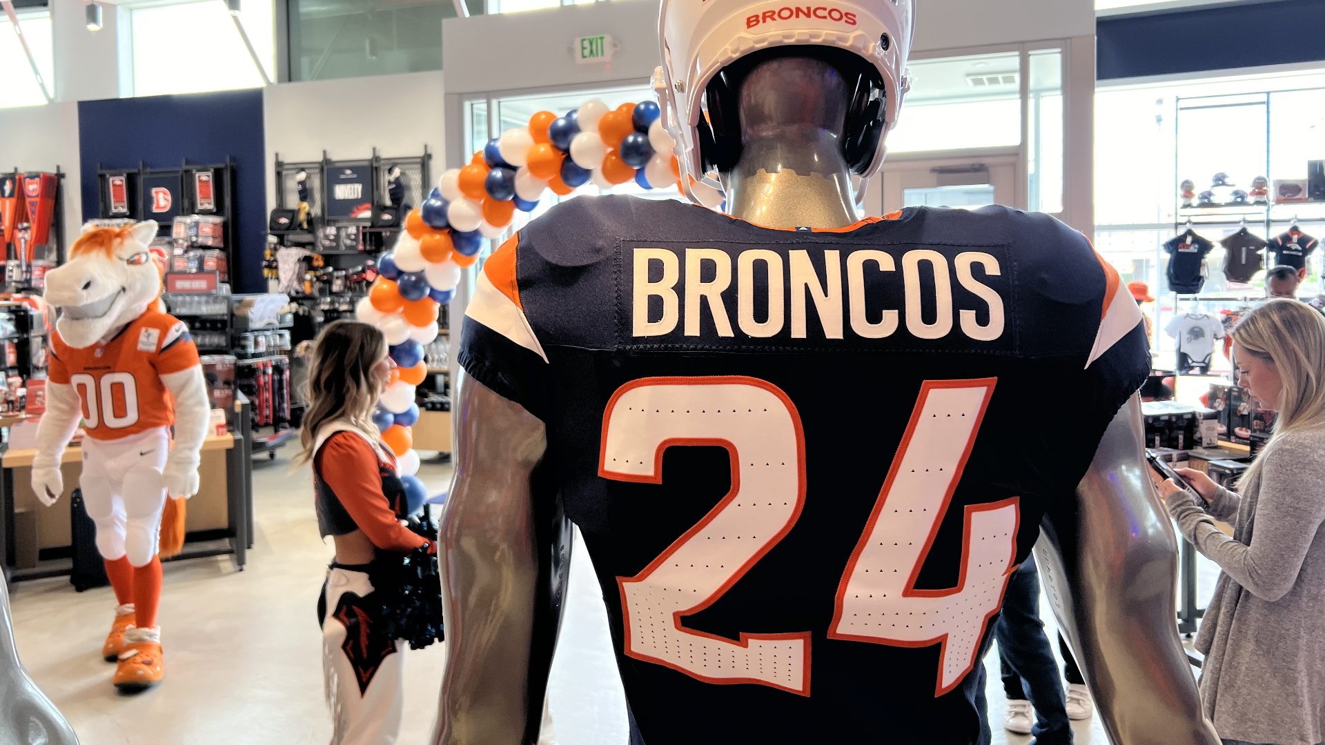 Denver Broncos debut new jerseys and uniforms | 9news.com