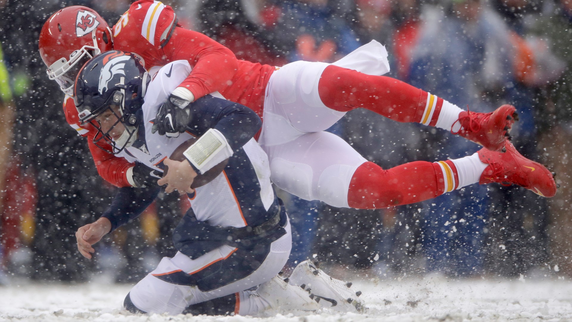 Mahomes throws through snowstorm, lifts Chiefs past Broncos, 23-3 ...