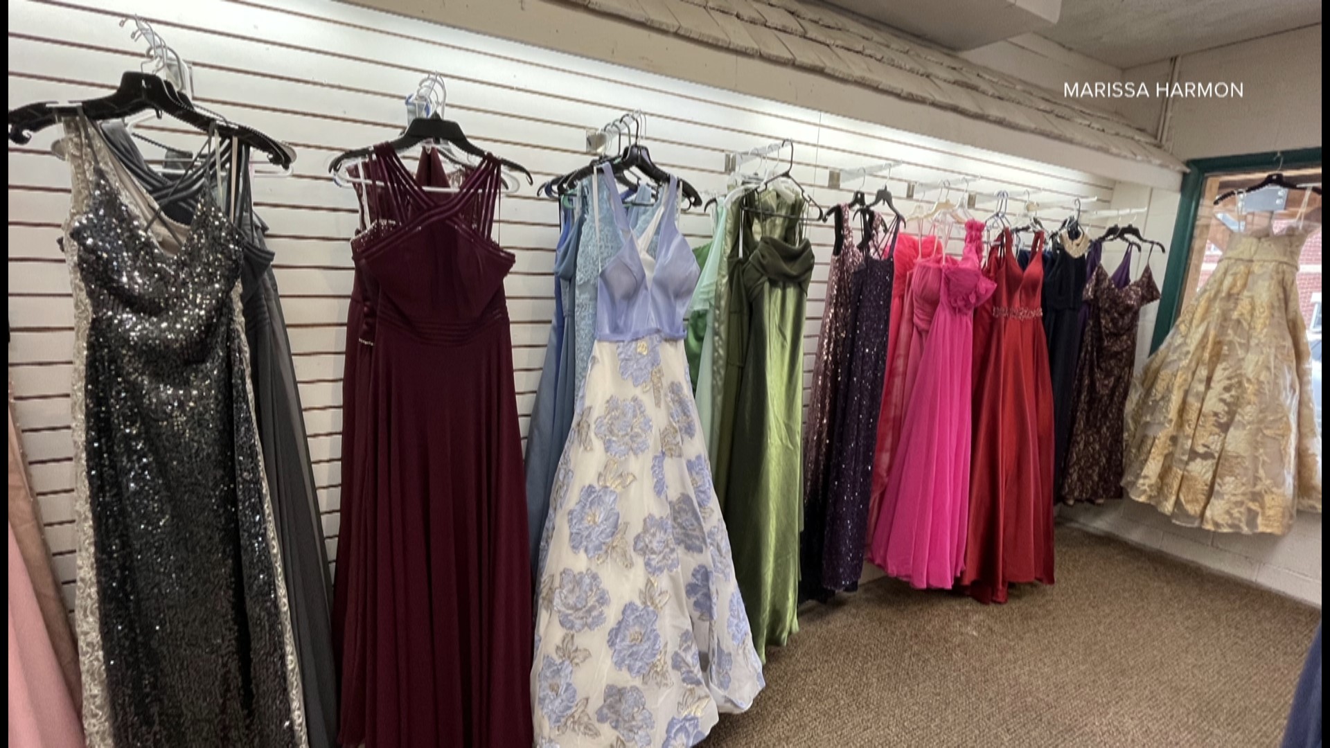 Two Lone Tree businesses make prom possible for this school | 9news.com