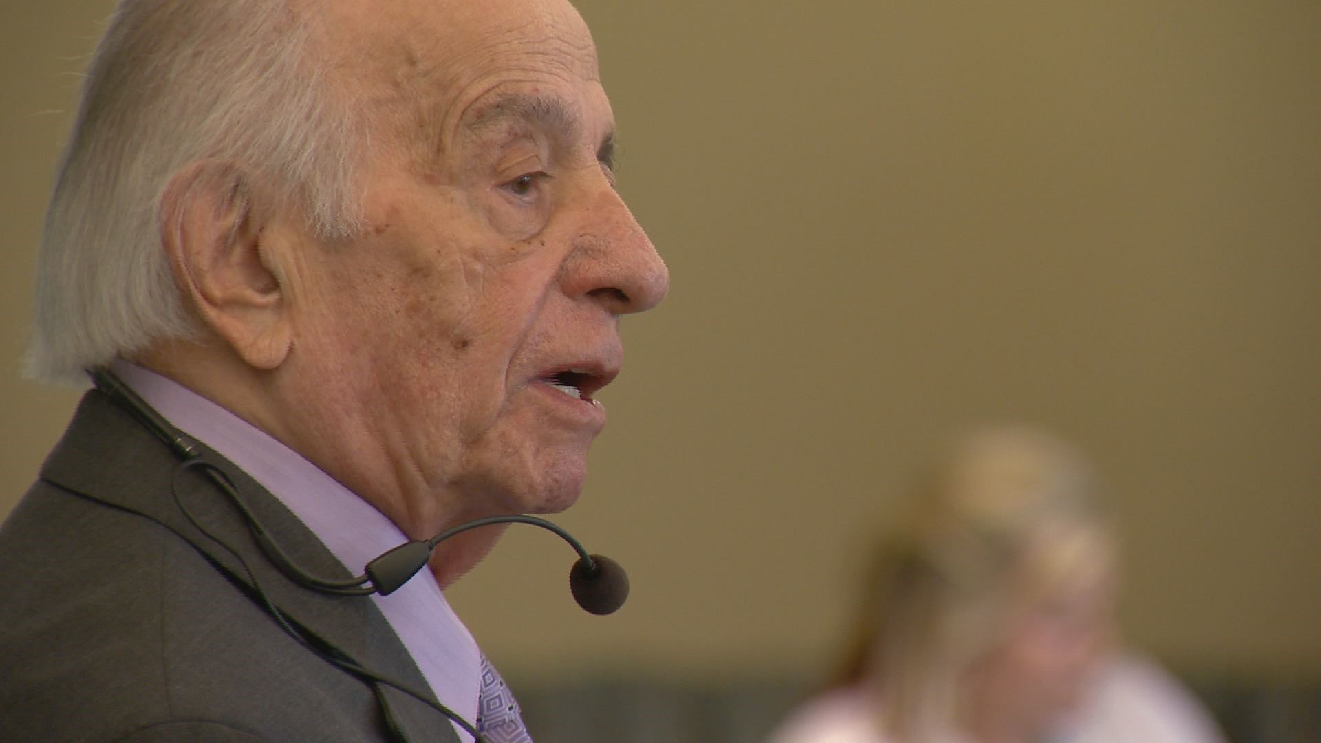Holocaust survivor tells his story to keep history alive | 9news.com