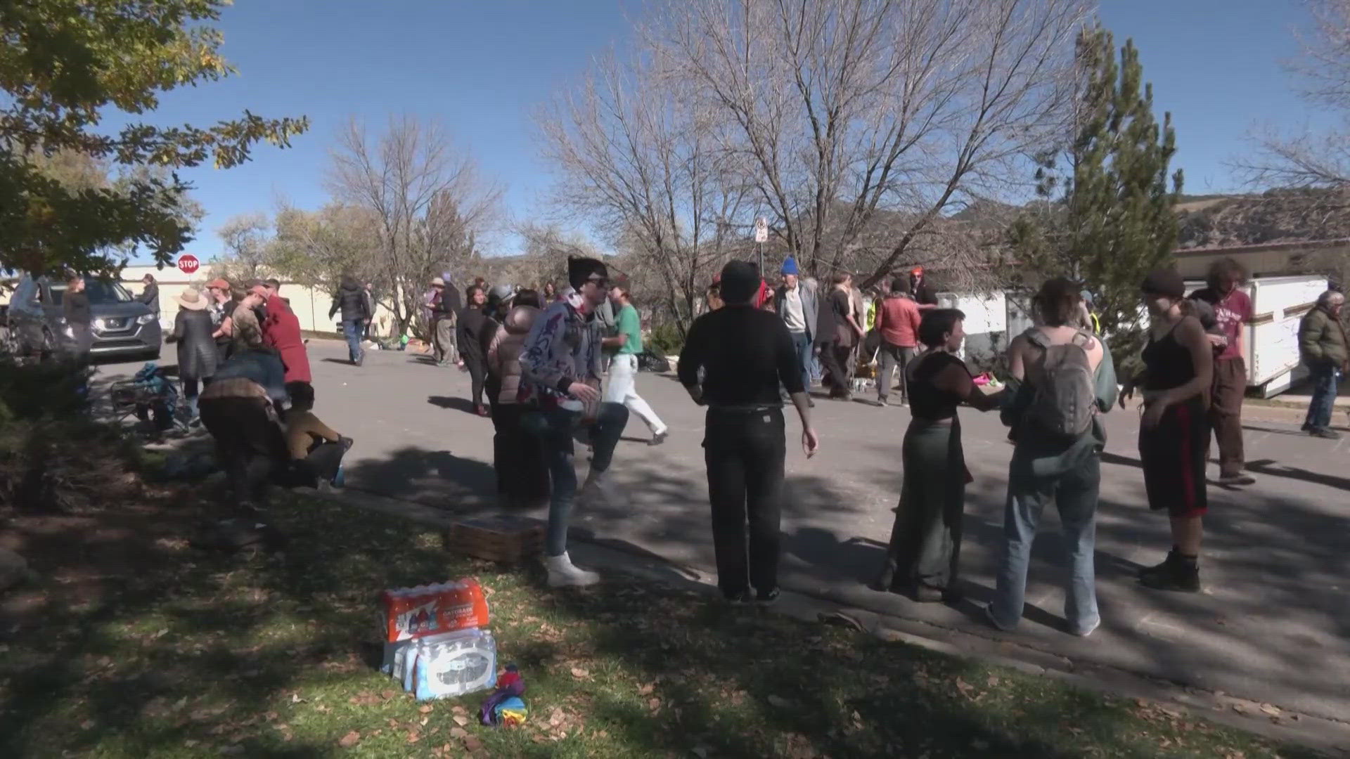 Protesters surround ICE building in Durango over detention of father ...