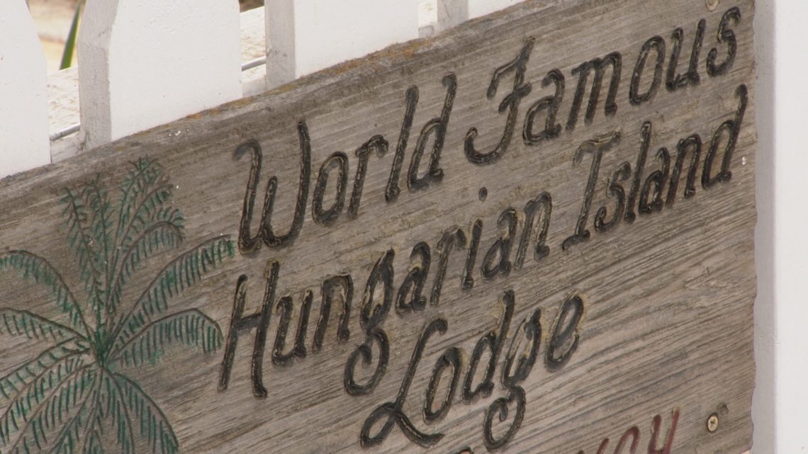 Aspen artist Mark Tye faces sign dispute over artistic yard | 9news.com