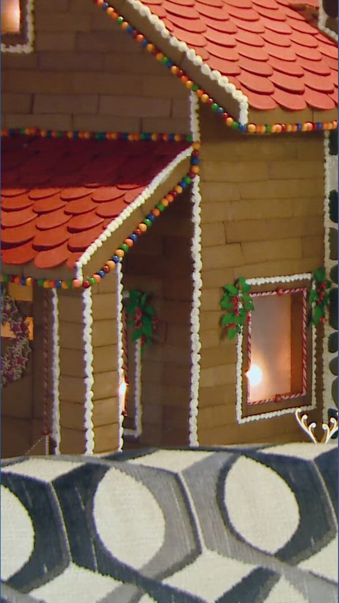 Pastry chefs build 12-foot-tall gingerbread cabin at Gaylord Rockies ...