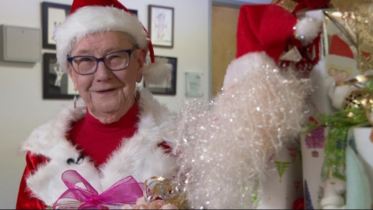 Queer Santa spreading holiday cheer to LGBTQ+ youth for 25 years ...