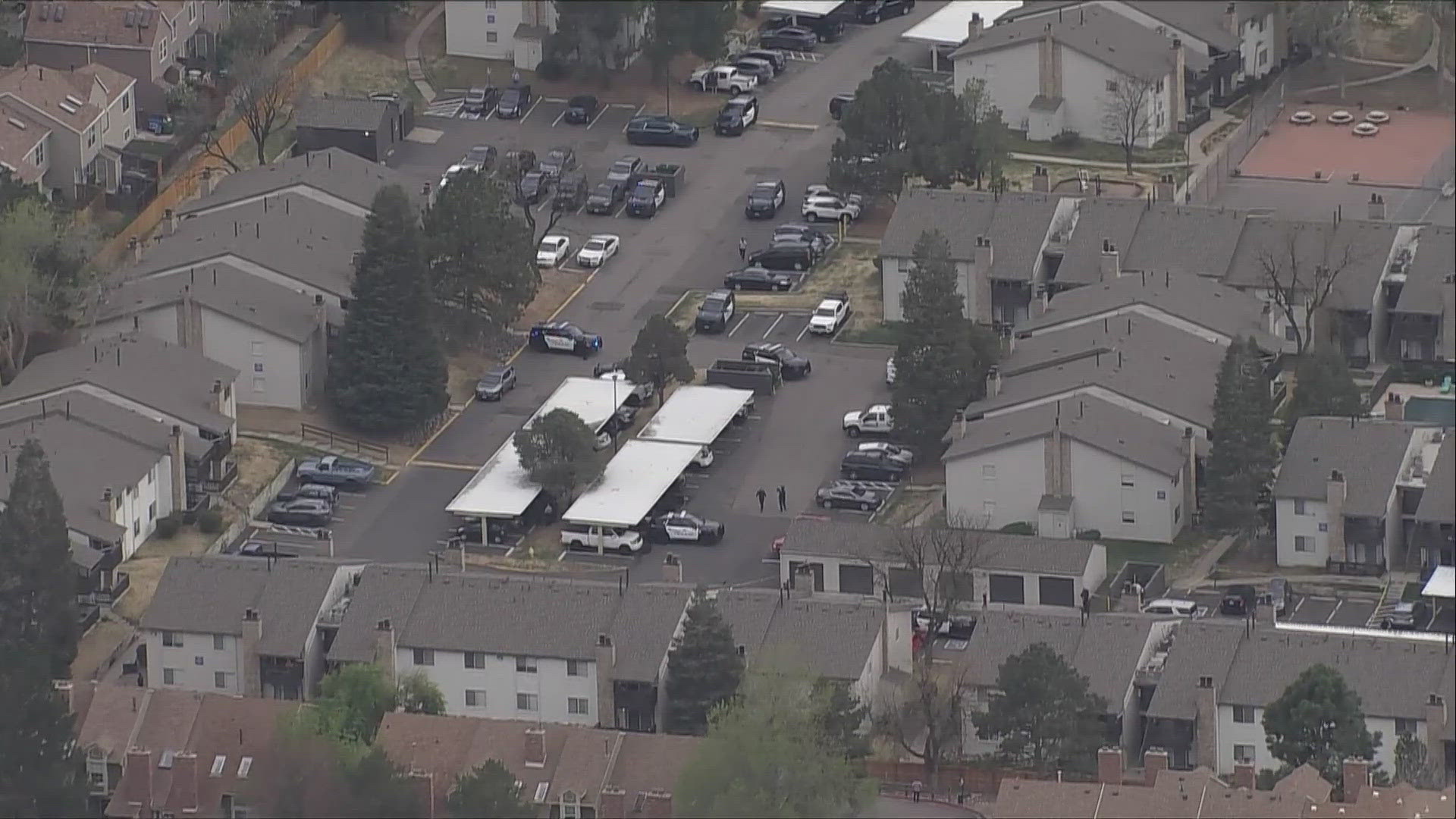 Officer stabbed, suspect shot in Aurora | 9news.com
