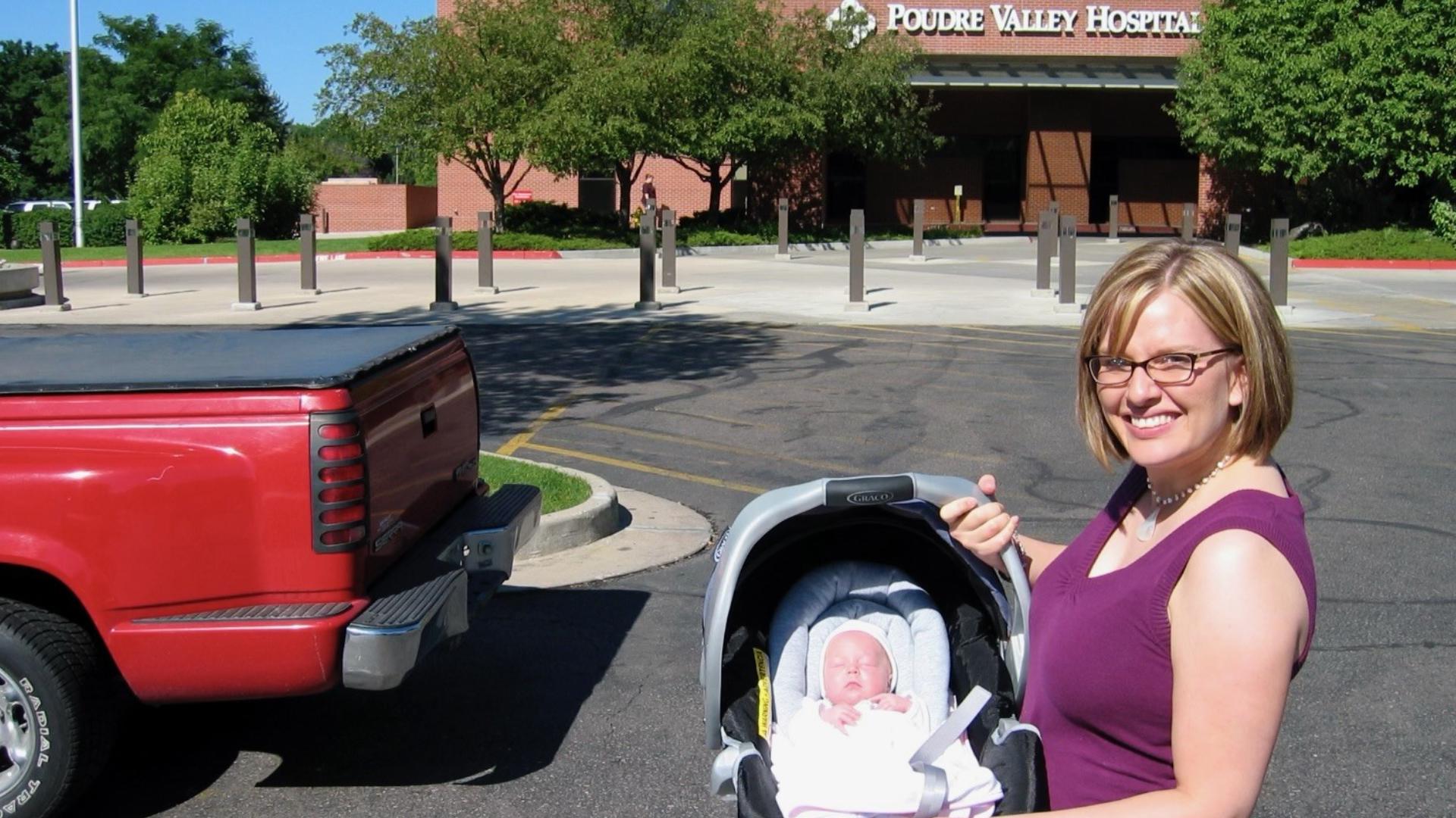 19-year-old volunteers at same NICU she stayed in | 9news.com
