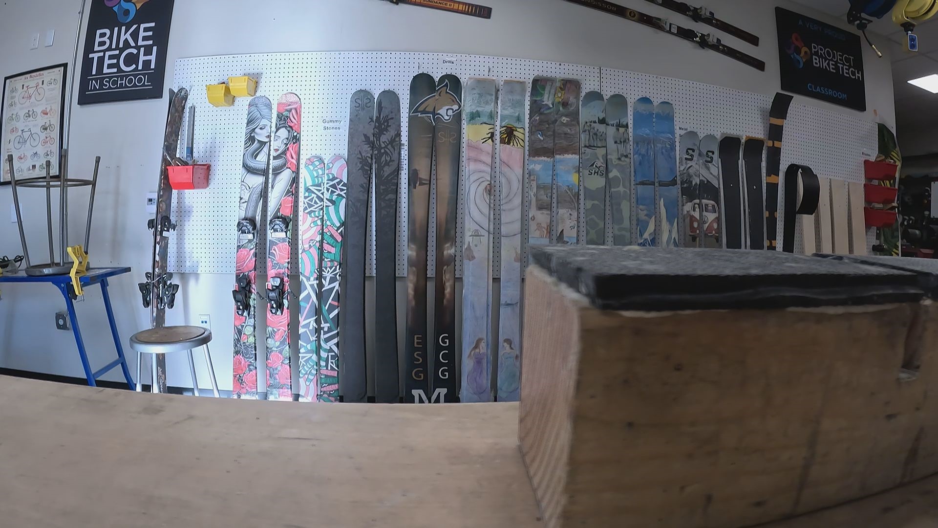 Colorado mountain high school teaches students how to make skis | 9news.com