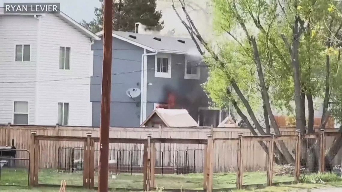 House explosion sends 5 officers, deputies to hospital | 9news.com