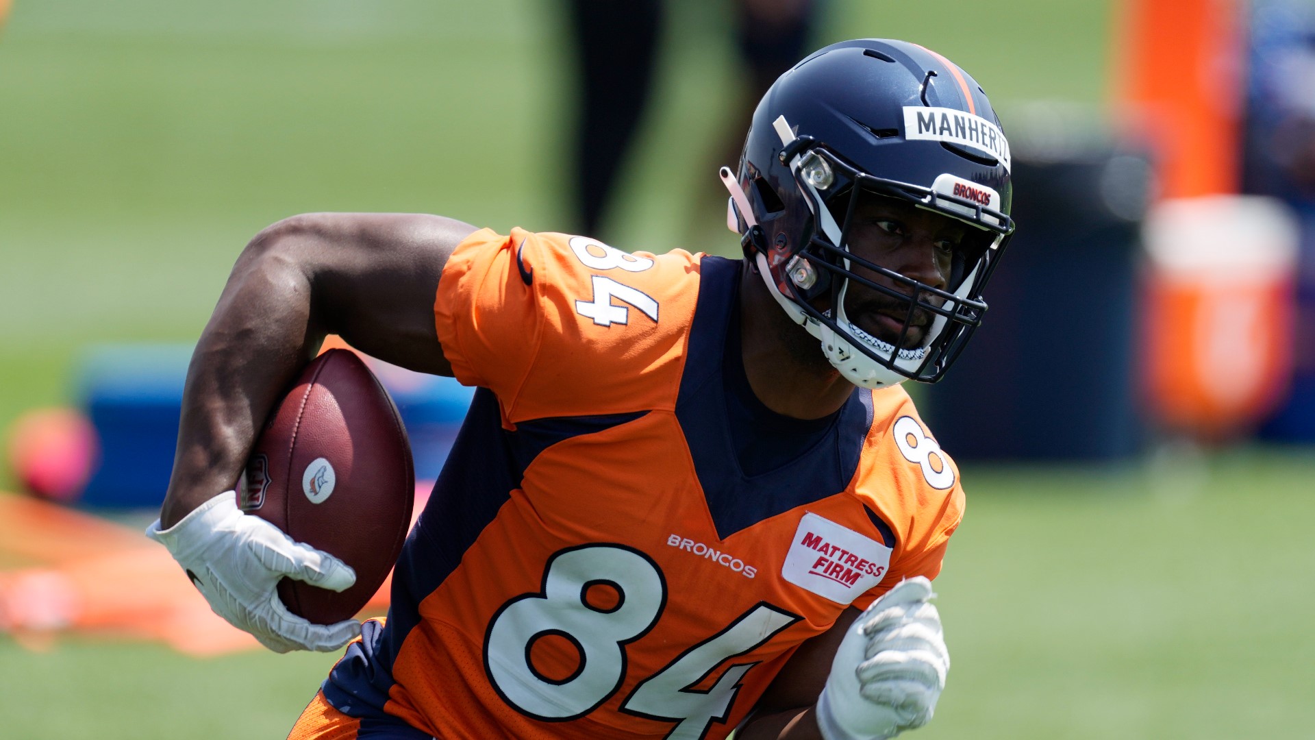 Broncos' Manhertz prepares to battle Raiders rusher Maxx Crosby | 9news.com
