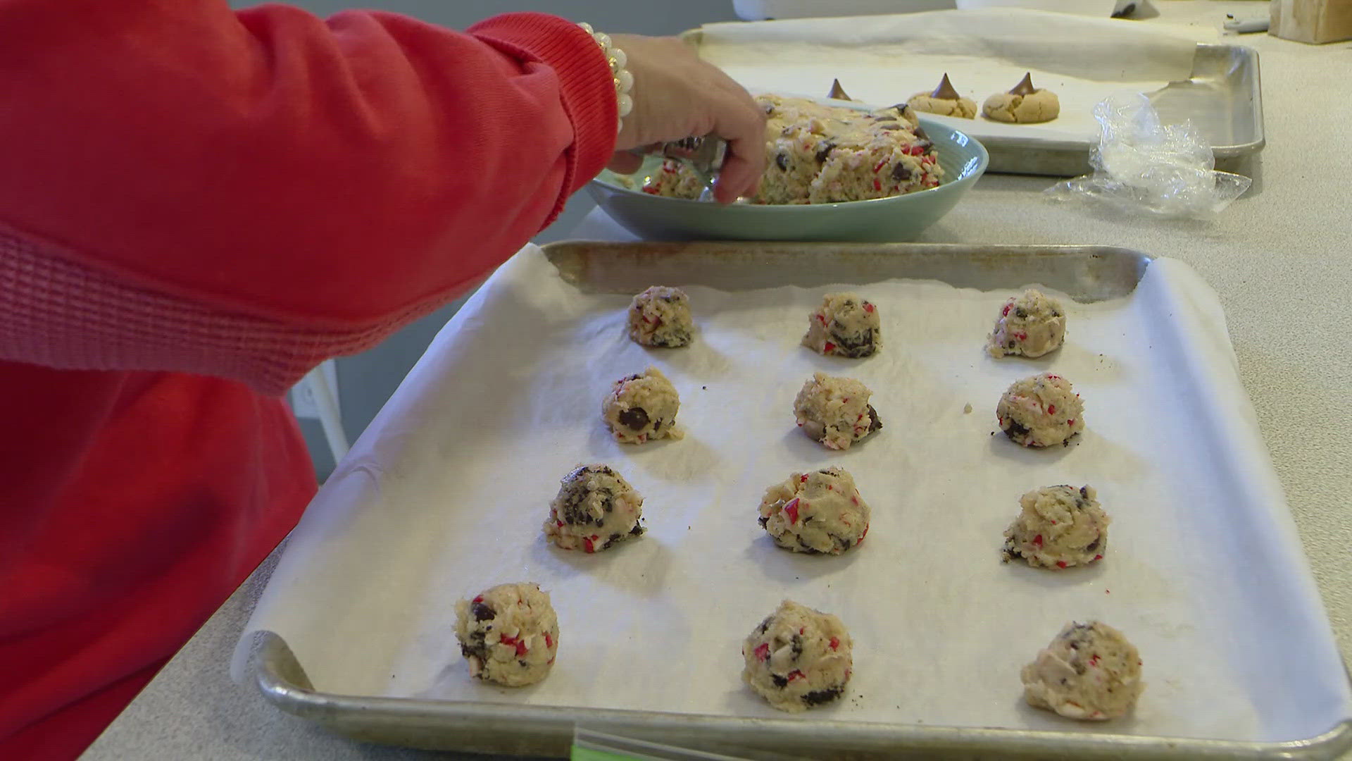 'Christmas Cookie Queen': Minneapolis woman spreads holiday spirit by ...
