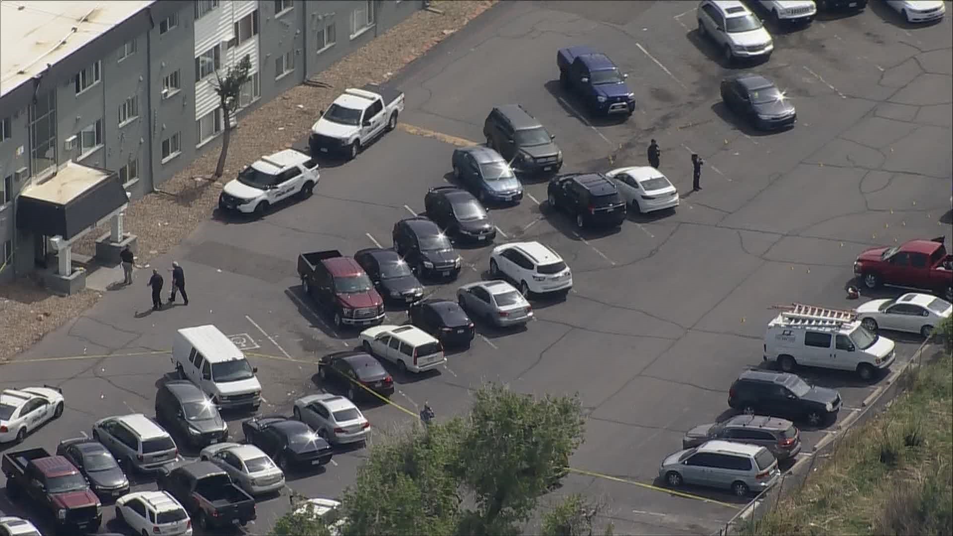 3 injured in shooting at Aurora apartments, police investigating ...
