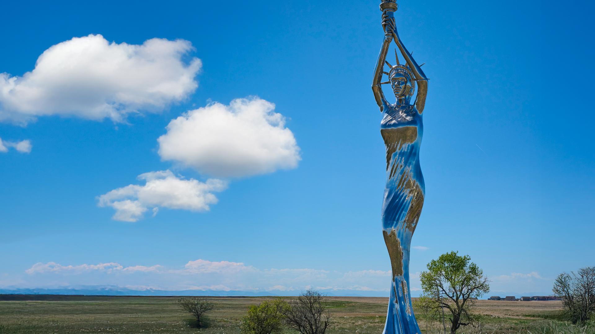 New 58-foot tall 'Liberty' art sculpture installed at The Aurora ...
