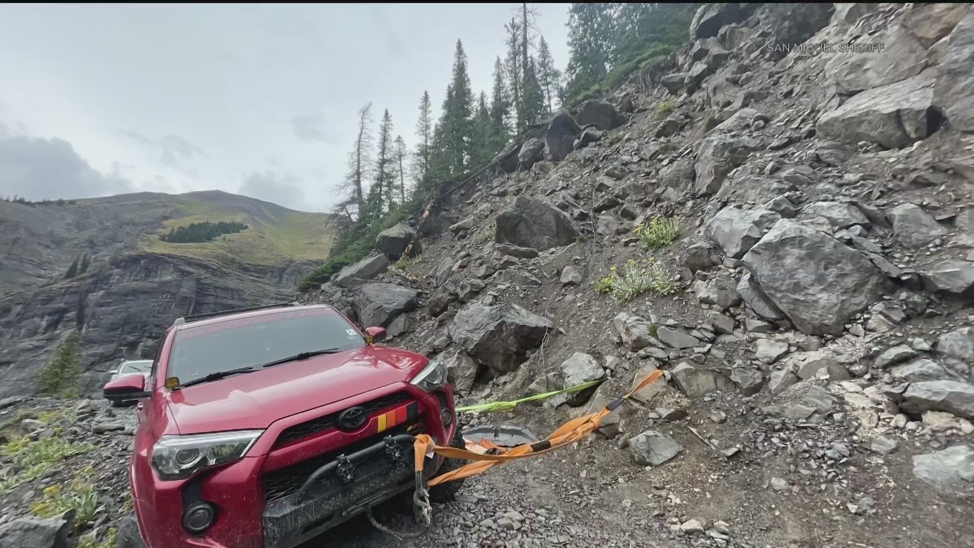 Drivers go up closed Colorado pass, get stuck | 9news.com