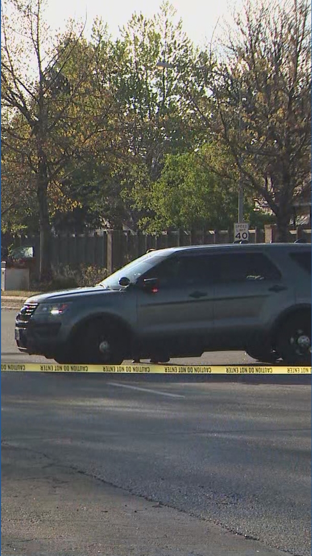 1 person killed after car crashes into tree in Aurora | 9news.com