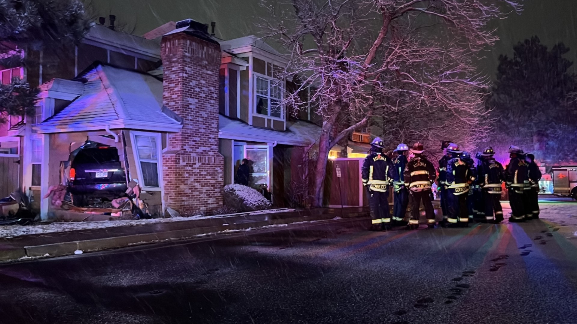 Vehicle crashes into Aurora home | 9news.com