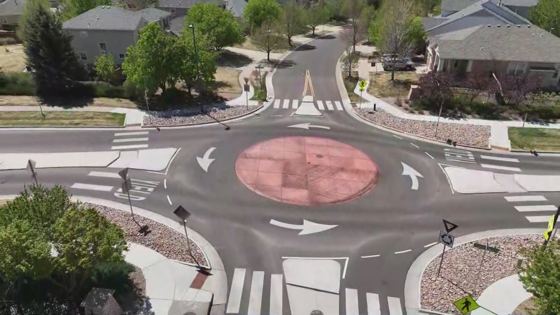 Aurora moms do their part to slow down traffic | 9news.com