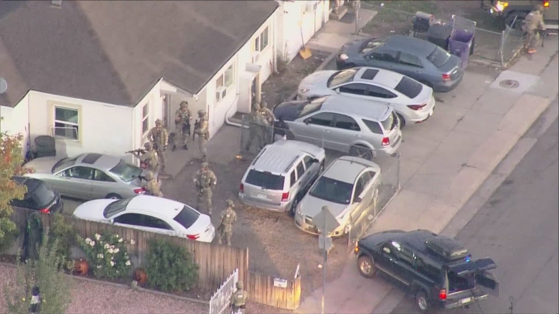 FBI executes criminal warrant at Denver home | 9news.com