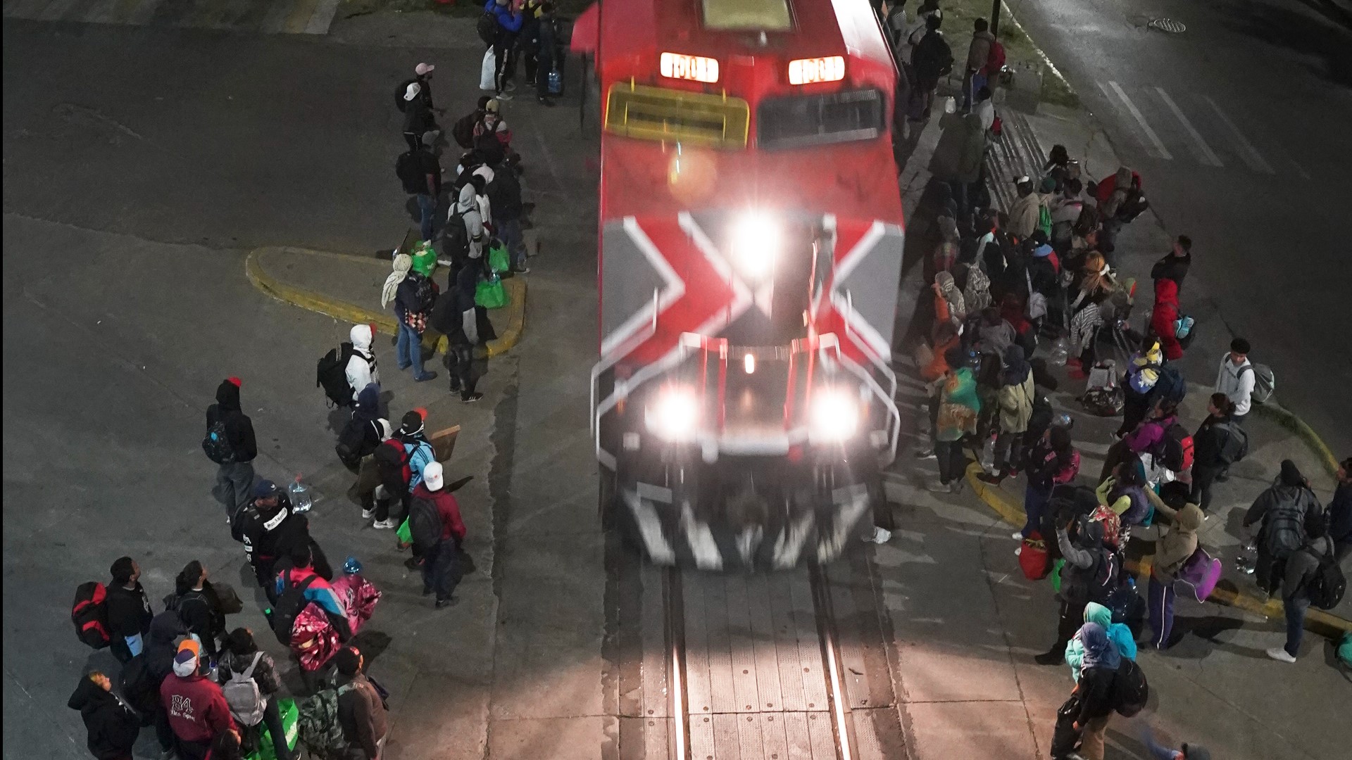 Migrants hoping to reach US continue north through Mexico by train ...