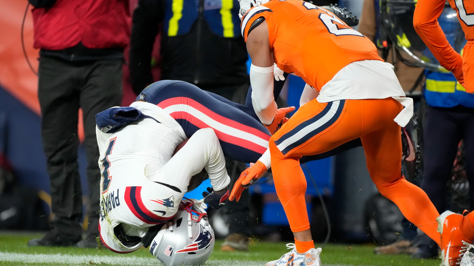 Free agency looms for Broncos center Lloyd Cushenberry | 9news.com