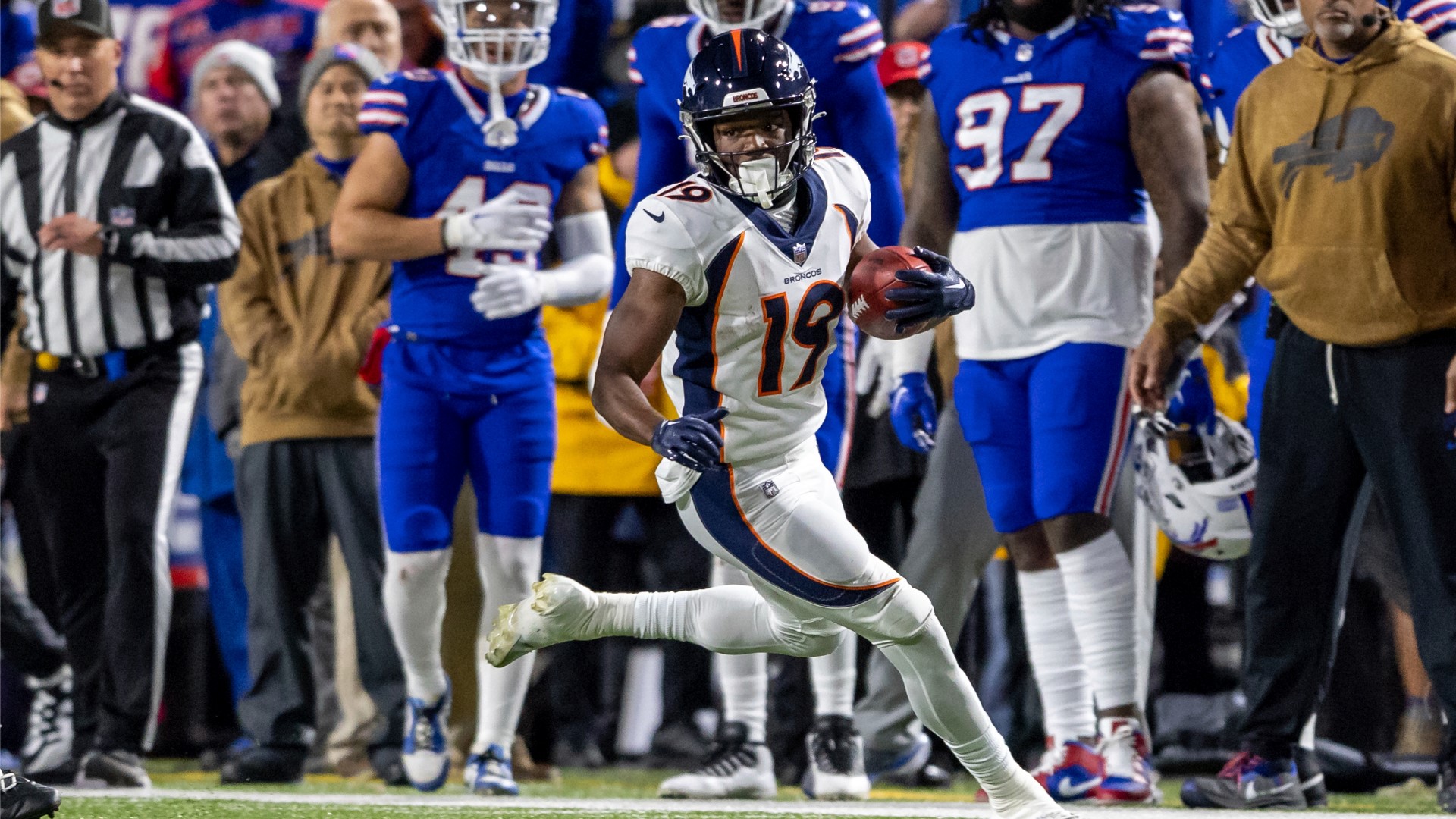 Halfback, receiver, returner Mims finds virtue in versatility | 9news.com