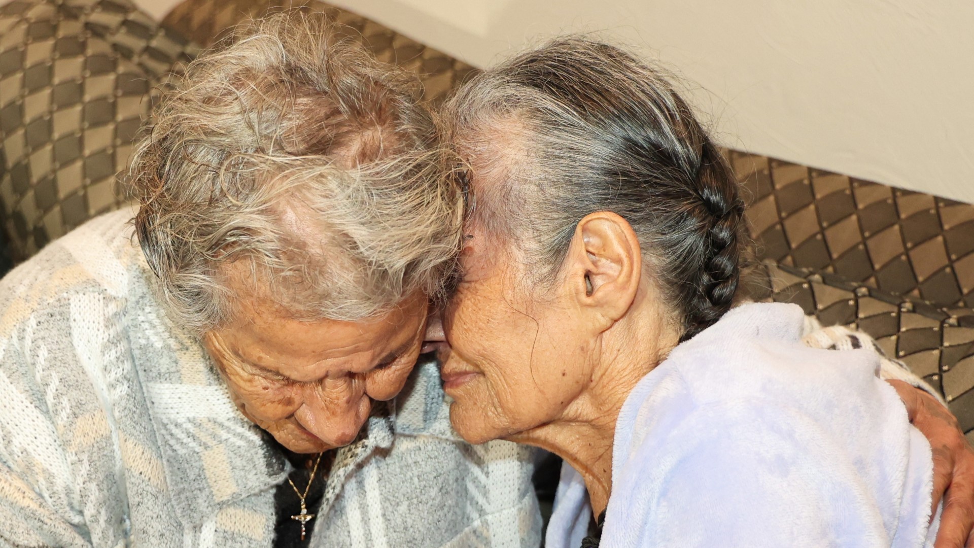 Twins reunite after 81 years apart thanks to a DNA test | 9news.com