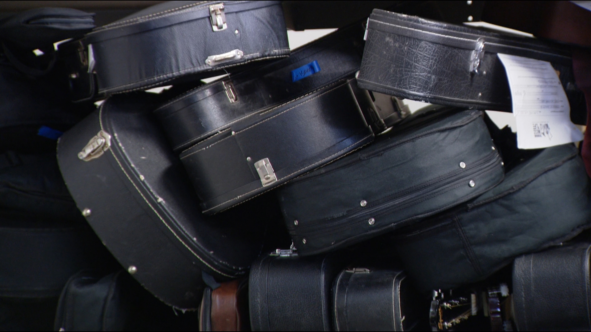 Music drive collects 1,100 instruments for Colorado students | 9news.com