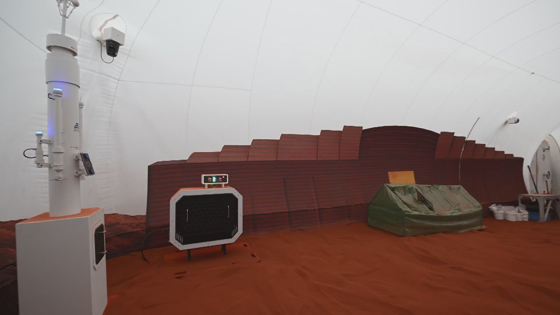 Volunteer crew spends 378 days in simulated Mars environment | 9news.com