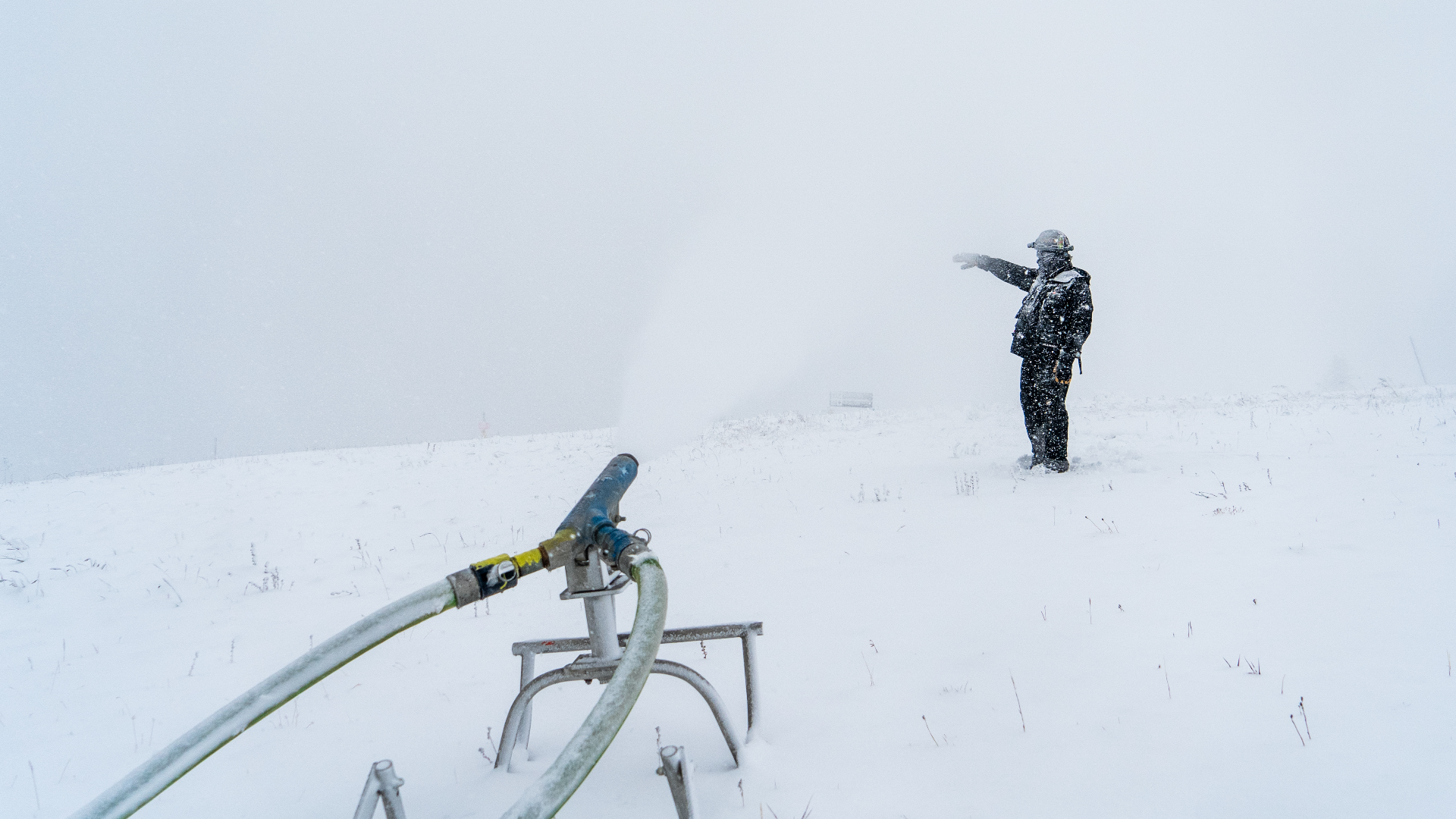 Snowmaking machines assist ski resorts to open earlier | 9news.com